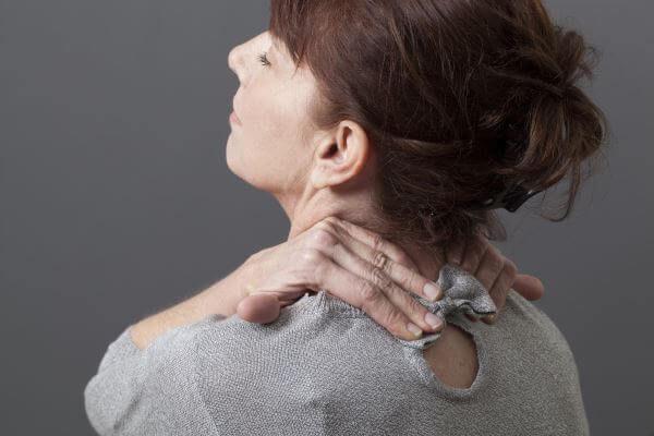 Discopatie cervicala (dureri cervicale): cauze, simptome si tratament ...